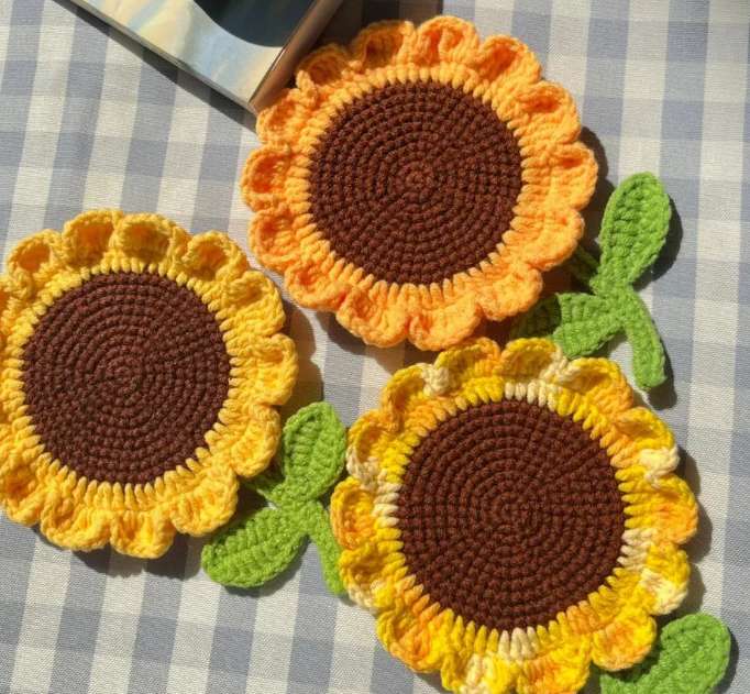 Free Sunflower Coasters Pattern – Easy Crochet Pattern – Craft Gossip